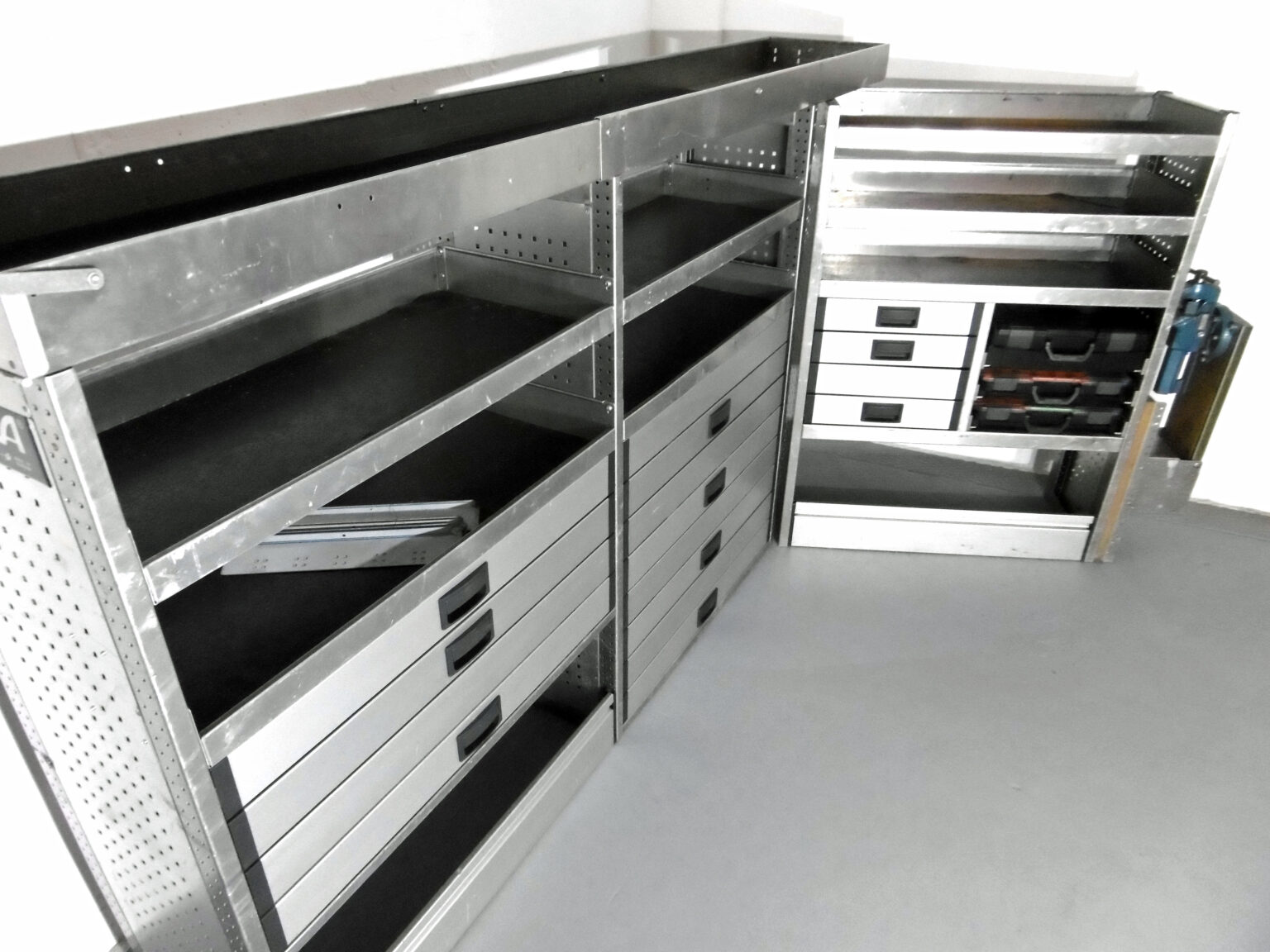 FES GmbH gebrauchte ALUCA Fahrzeugeinrichtung Van Regal Werkbank Ducato ...